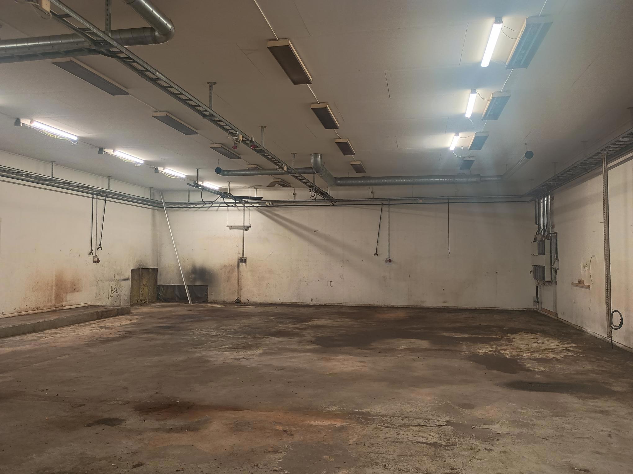 Storage365 - Stort garage/lokal – ca 250 kvm, markplan